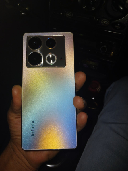 Telfon sotiladi idial satiyanda karopka dakumnet hamasi bor narxi 200$