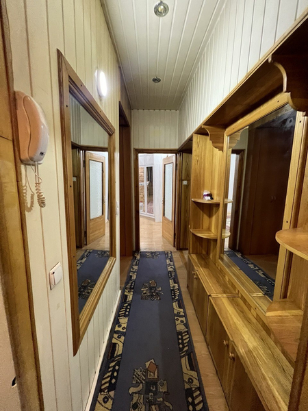 Oybek metro yonida 3 xonali hamma sharoitlar bor lubboyiga 600$