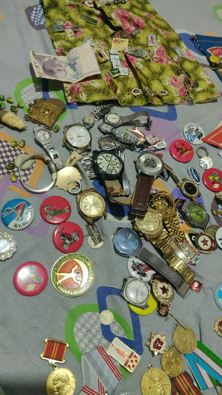 Zinachok medal va  soatlar hammasi optim sotiladi