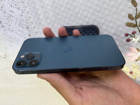 IPhone 12Pro 256gb.Xamma joyi radnoy.Yomkost 78%.Face ID ishlidi