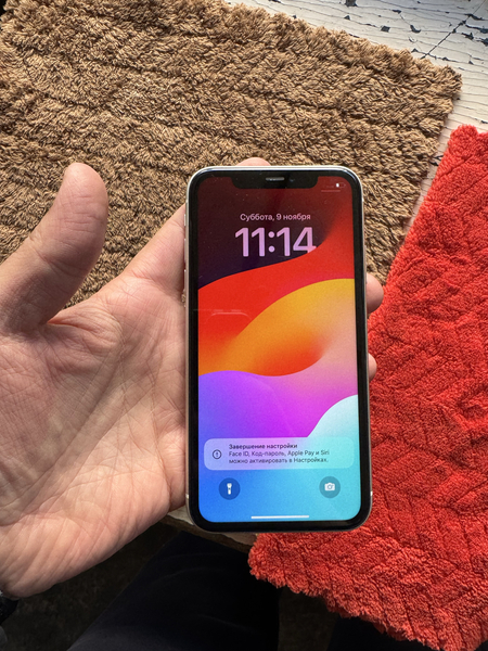 iphone 11 pamit 64g holati yahwi faqat ekran aliwgan oqip qlila