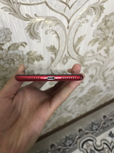 Iphone 7+/128 red pas kop