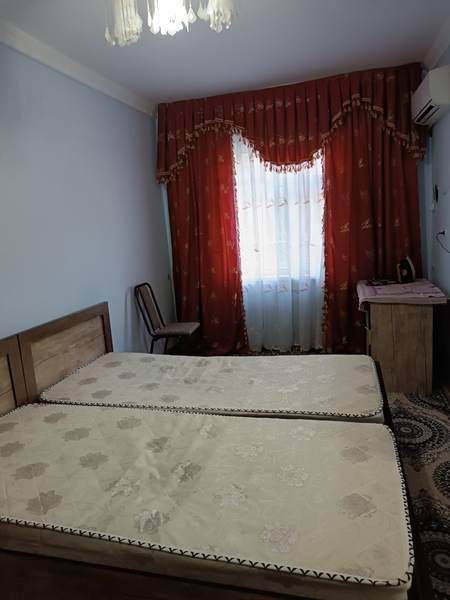 Shahar markazidan dom. Srochno sotiladi