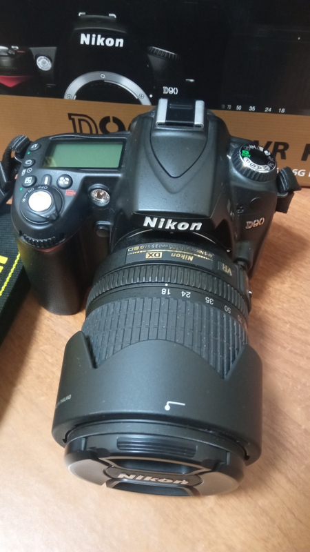 Nikon D90 sotiladi