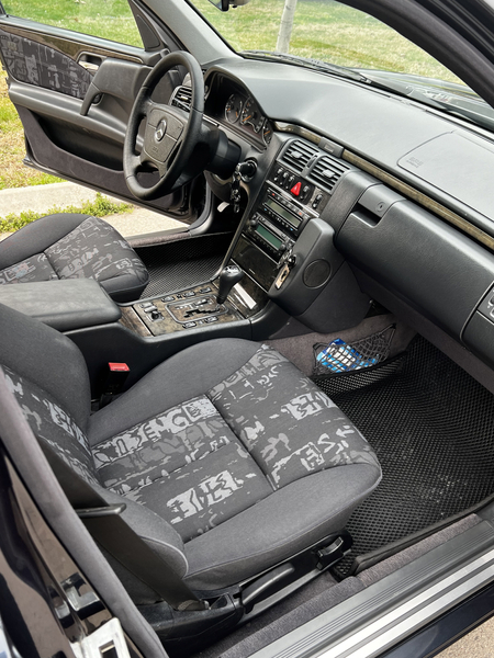 Mercedes bens w210 E240 sotiladi