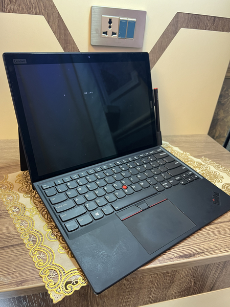 Lenovo Thinkpad X1 i7 8650U 2.11 GHZ 16 gb 1 Tb ssd