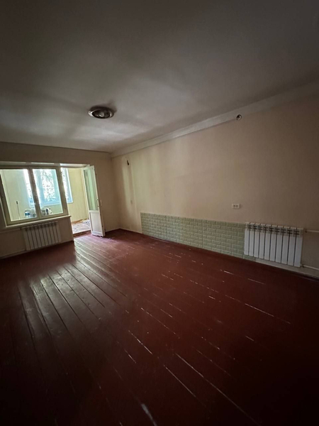 Uy sotiladi woʻta rustavekiy yakkasaroy 3 xona 1etaj 73000$