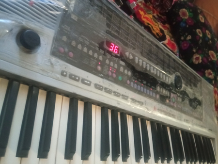 Sintezator Yamaha psr 510 hamma joyi ishlaydi aybi yoʻq sotiladi narxi