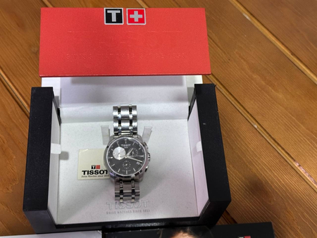 Продам Tissot Couturier