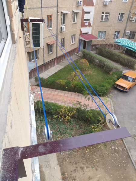 Устанавливаем бельевой РОЛИК.По желанию клиента с коваными элементами.