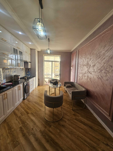 2 xonali 84m² 2-qavat uy sotiladi.