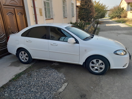 Moshina getra sotiladi