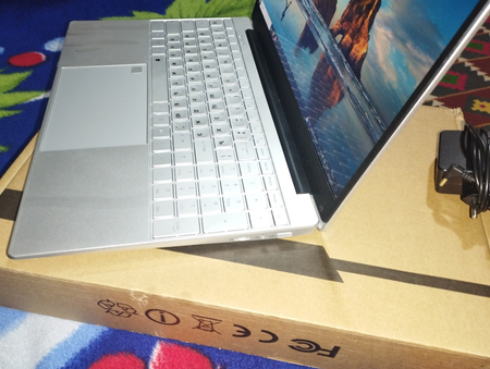 Notebook sotiladi
