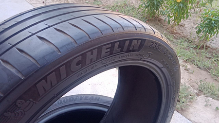 235 45 R18 Shina Michelin