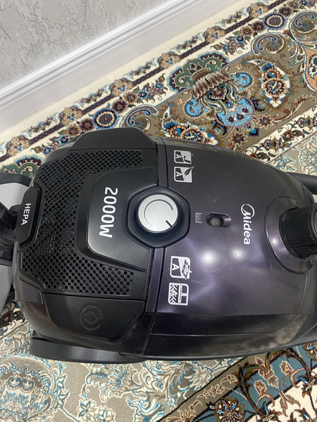 Пылесос Midea 2000W