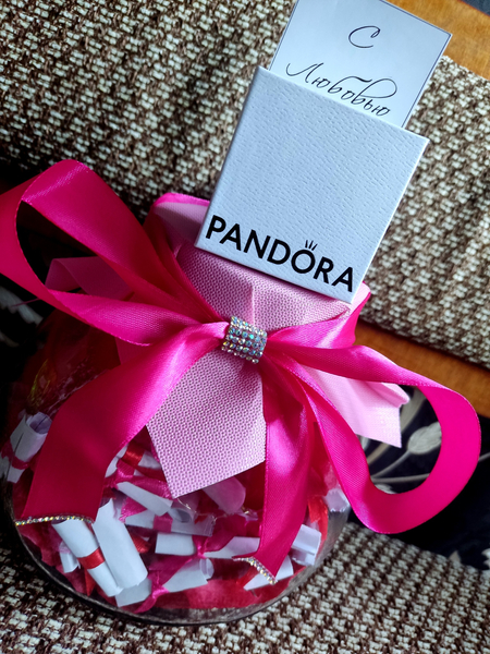 Подарок с сюрпризом для девушки,Pandora шарм или сережки в комплекте
