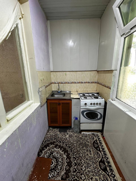Продажа 1 ком кв. Массив Феруза. 1-этаж.