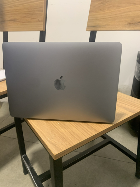 Macbooc Air 13 8/256gb M1 chip karopka dakument bor yomkost 98%