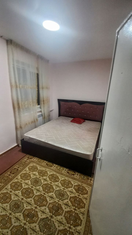 Чирчик Октябрда 1-микрорайонда 2 хонали квартира ижарага бериладихамма