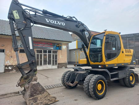 Volvo 130 sotiladi