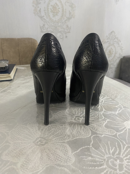 Продаются Оригинальные итальянские туфли Robetro Cavalli