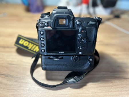 Фотоаппарат Nikon D7000 с редким объективом Sigma 30mm