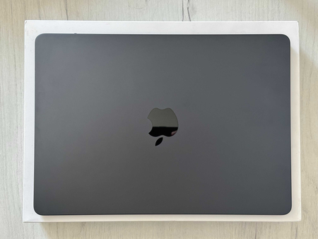 MacBook Air M3 в идеальном состоянии, 100% емкость