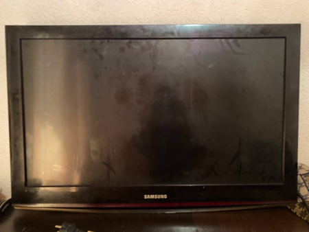 Samsung 32 tali Smart Tv sotiladi .
