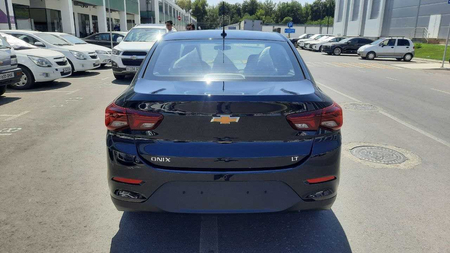 chevrolet onix LS MT
