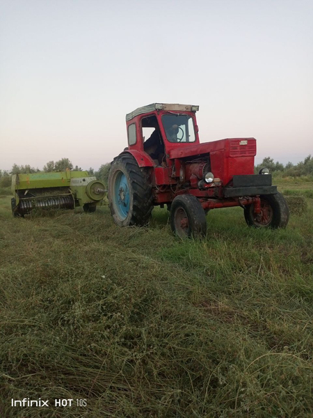 Traktor va presspadbor sotiladi