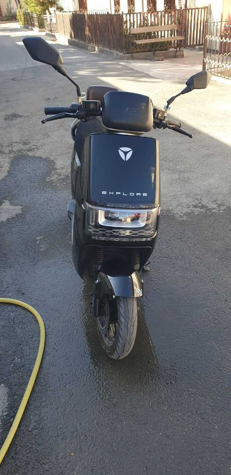 Всесезонный скутер от yadea 2000wat. Cruise control.