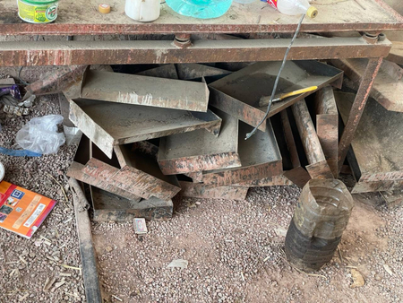 Shlakablok stanok sotiladi