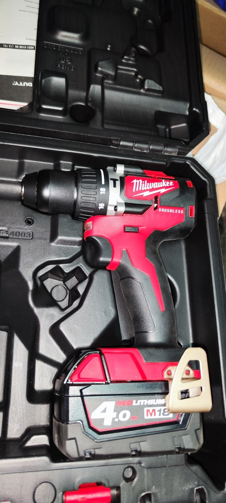 Продаётся шуруповёрт с функцией перфоратора Milwaukee M18 CBLPD-422C