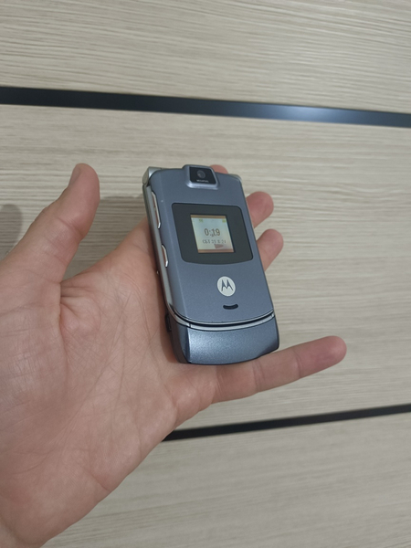 Motorola V3 Perfektum Rezr Xolati IDEAL.