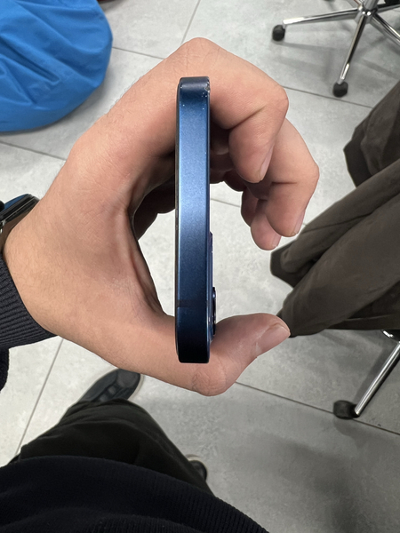 iPhone 12 kor dok bor