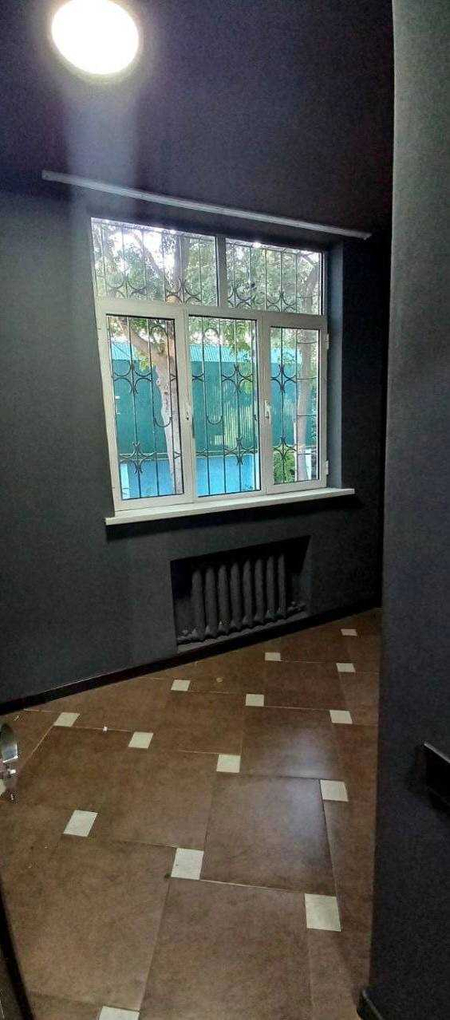 Сдается офис на Ц-5 Лакоста .