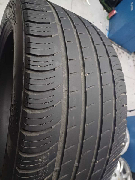 Kumho 245/45/18 100W
