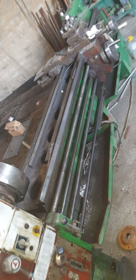 Tokarni stanok ruminiya shpindel 107. Stonina 2.500mm