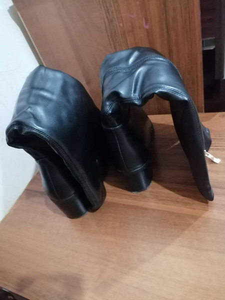 Oyoq kiyimla sotiladi