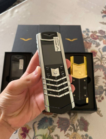 Vertu LUX Signature.Dual sim Yengi Bizda boshqa modelar ham bor.Nokia