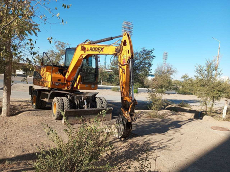 Rodex ekskovator sotiladi.