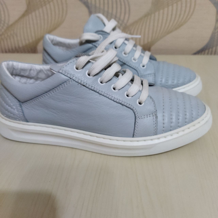 Продам кожаные женские кроссовки (Новые)