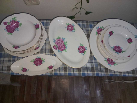 Продаётся столовый сервис из тарелок