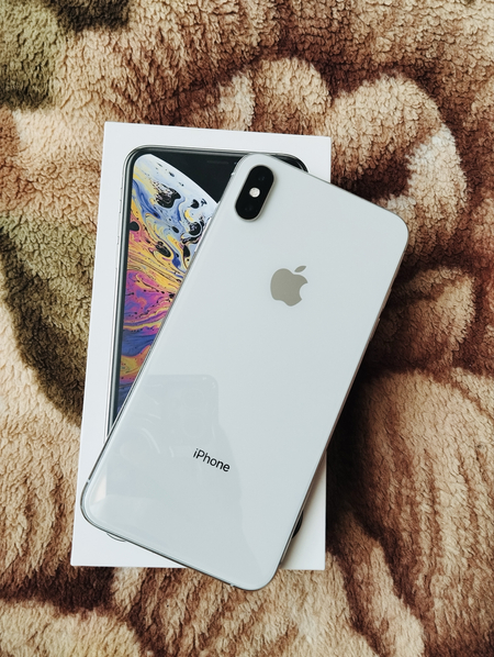 Iphone Xs Max holati yaxshi karobka dok bor