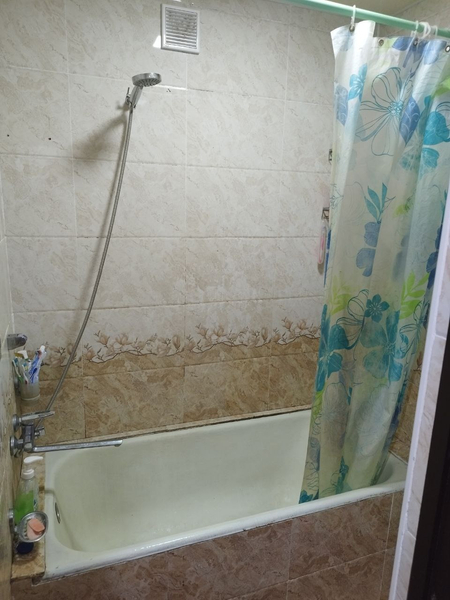 Olmazor tumanida qorasaroy ko'chasi 3 xonali uy sotiladi