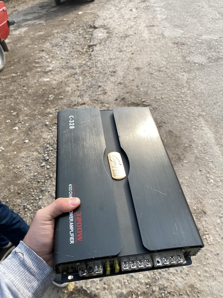 Sambufer sotiladi 1200w JBL. 2 ta usilitel bilan