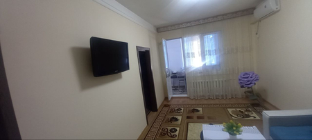 Продается 2-комнатная квартира, переделанная в 3-комнатную, в Юнусабад