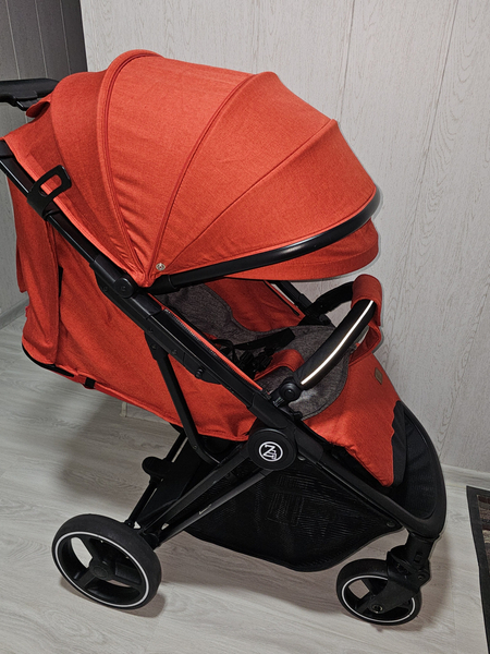 Коляска от фирмы BabyZz