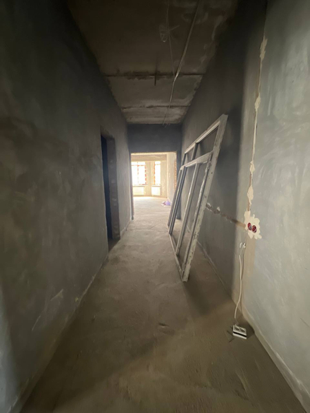 Продается большая и почти готовая 5-ти комнатная квартира.
