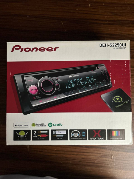Продаю в идеальном состоянии магнитофон Pioneer DEN-S2250UI.